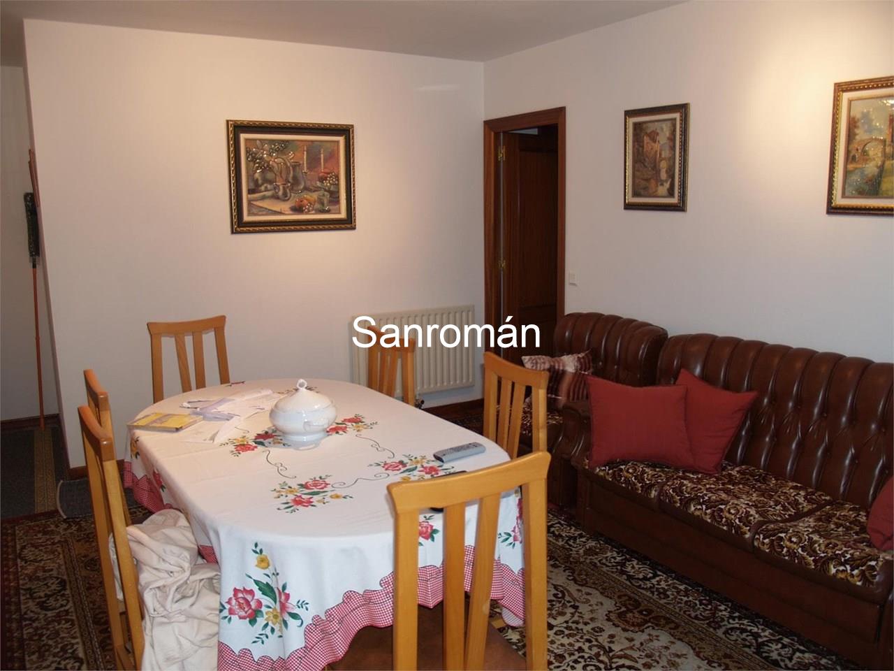 Piso tres dormitorios en Nigrán (Centro).